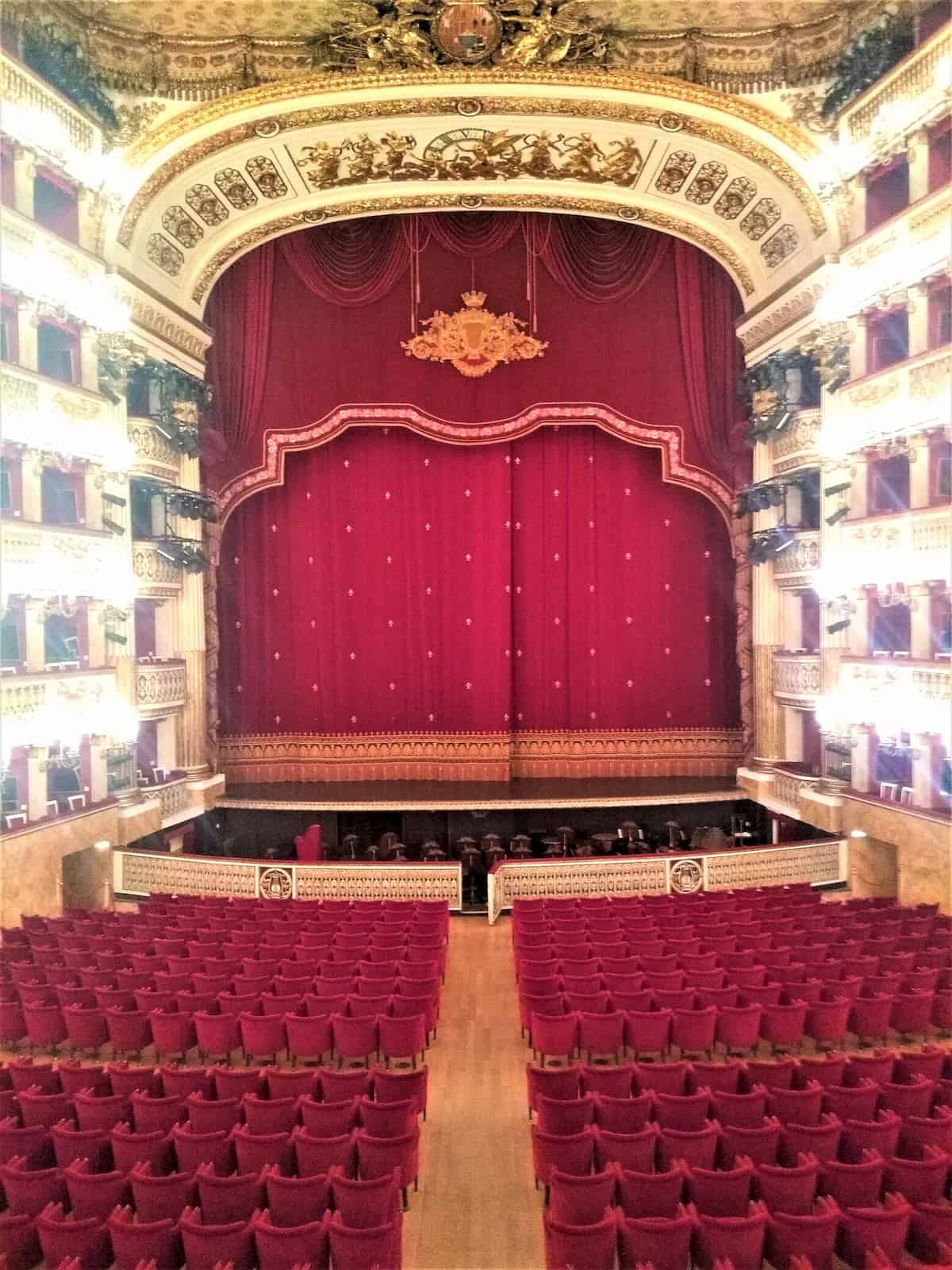 Simple Opera - A complete guide to opera and theatre