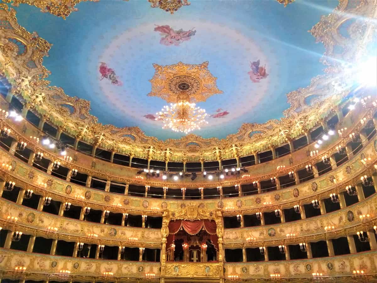The about me page of Simpleopera. The awesomeness of opera.
